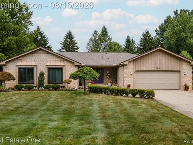 2048 Connolly Dr, Troy, MI 48098