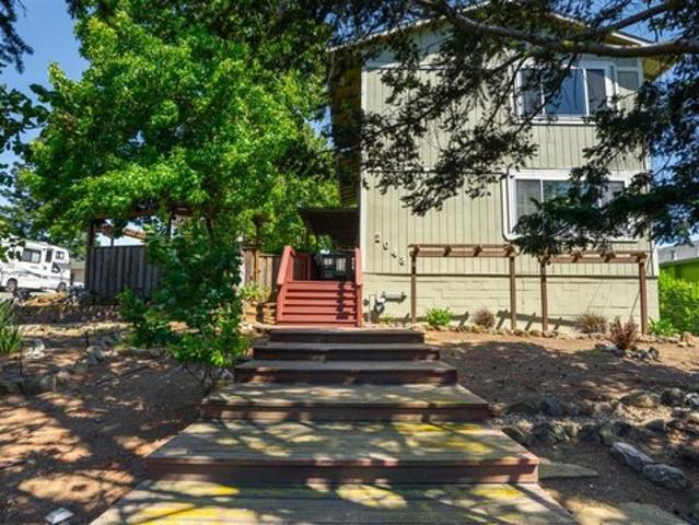 2048 E 3rd St, Benicia, CA 94510