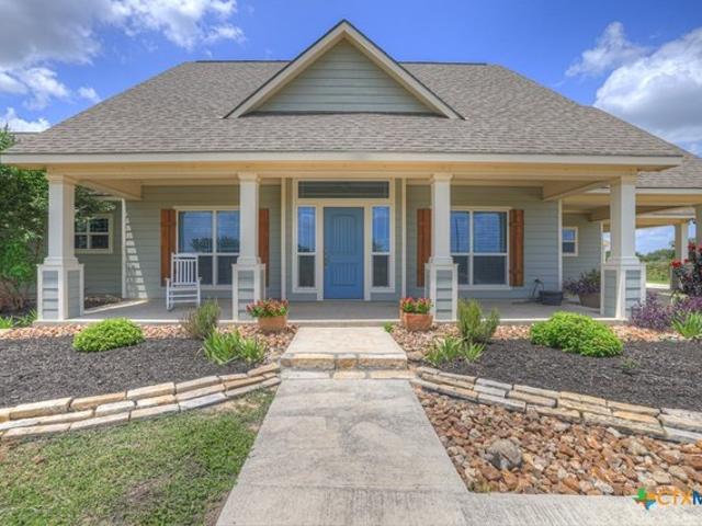 2048 E Martindale Rd, Seguin, TX 78155