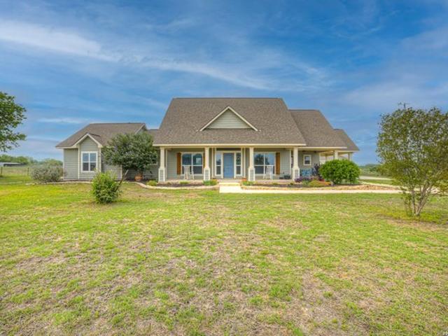 2048 E Martindale Rd, Seguin, TX 78155