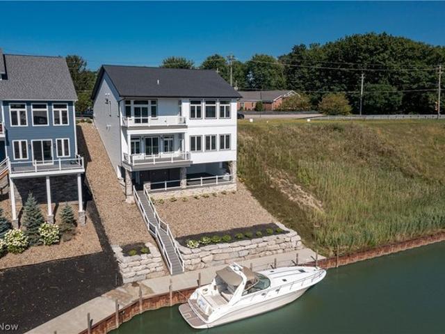2048 Forest Dr, Eastlake, OH 44095