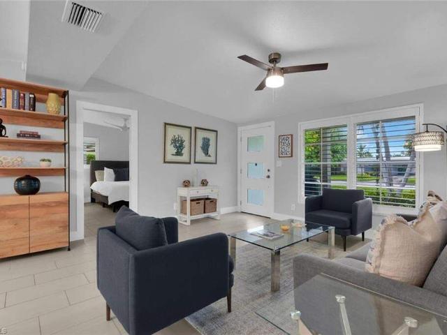 2048 Harbor Ln, Naples, FL