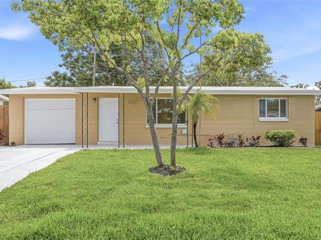 2048 Hess Dr, Holiday, FL 34691