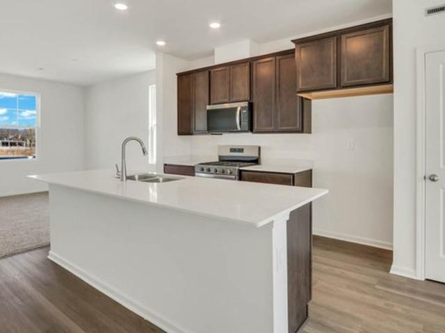 2048 Yellowstone Blvd, Mundelein, IL 60060