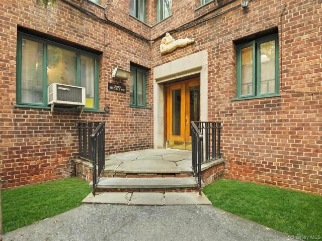 2049 McGraw Avenue 4F