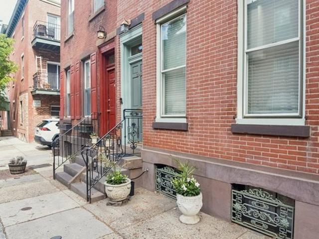 2049 Appletree St, Philadelphia, PA 19103