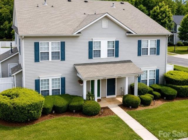 2049 Flushing Ct, Charlotte, NC 28215