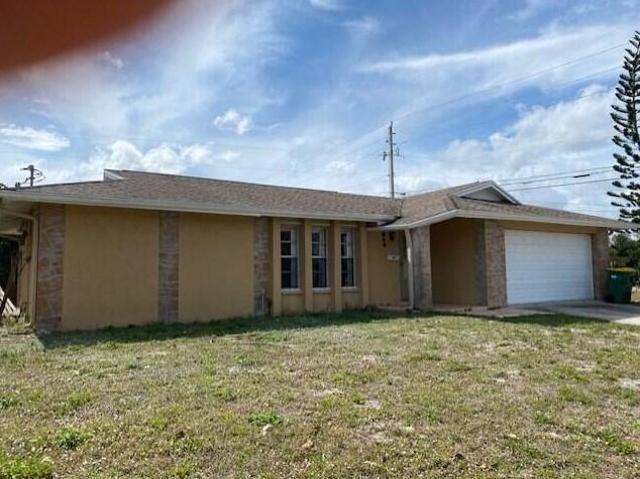 2049 Ixora Dr W, Melbourne, FL 32935