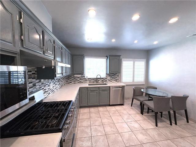 2049 W 185th Street
