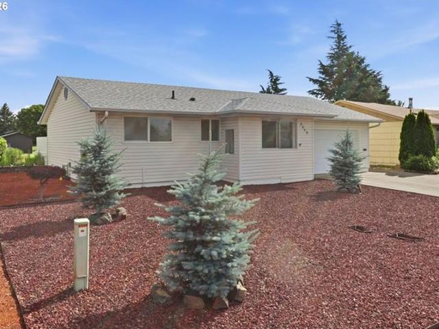 2049 W Hayes St, Woodburn, OR 97071