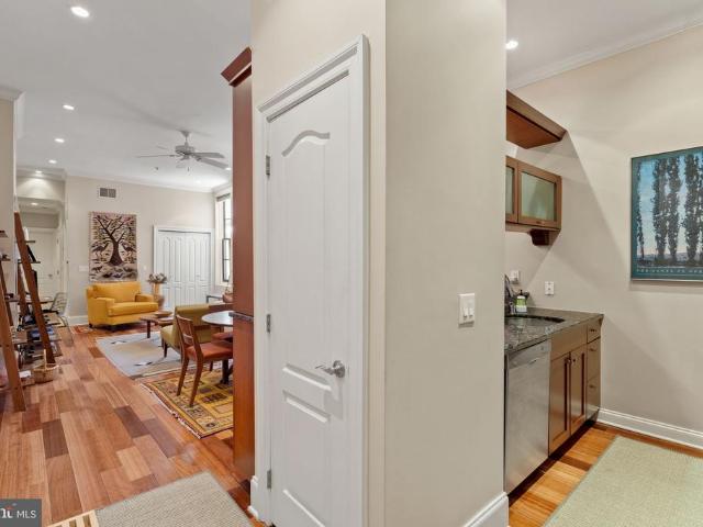 2049 Walnut Street # 1R
