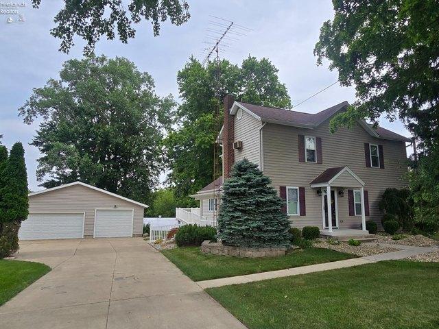 2049 Whittaker Dr, Fremont, OH 43420
