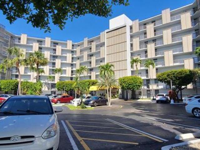 20400 W Country Club Dr #615, Aventura, FL 33180