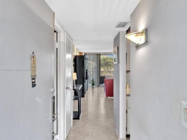 20400 W Country Club Dr #317, Aventura, FL 33180