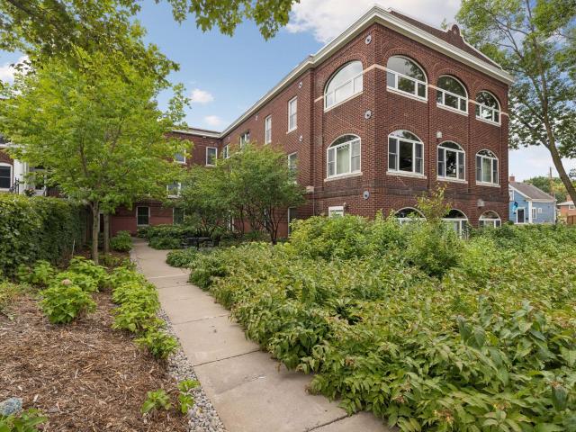 2040 Como Avenue # 104