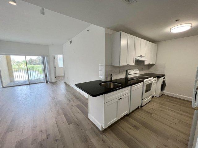 2040 Greenview Shores Blvd Apt 214, Wellington, FL 33414