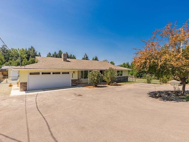 2040 Hamilton Ln SW, Grants Pass, OR 97527