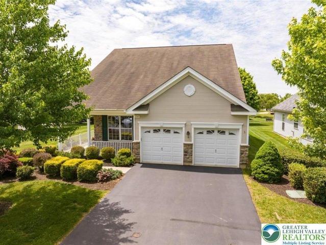 2040 Kingsview Rd, Macungie, PA 18062