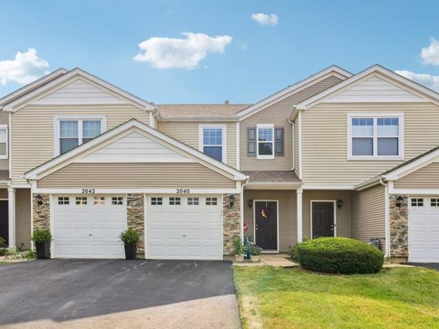 2040 Limestone Ln, Carpentersville, IL 60110