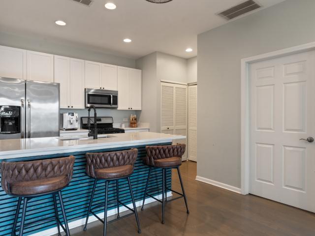 2040 W Belmont Avenue # 405