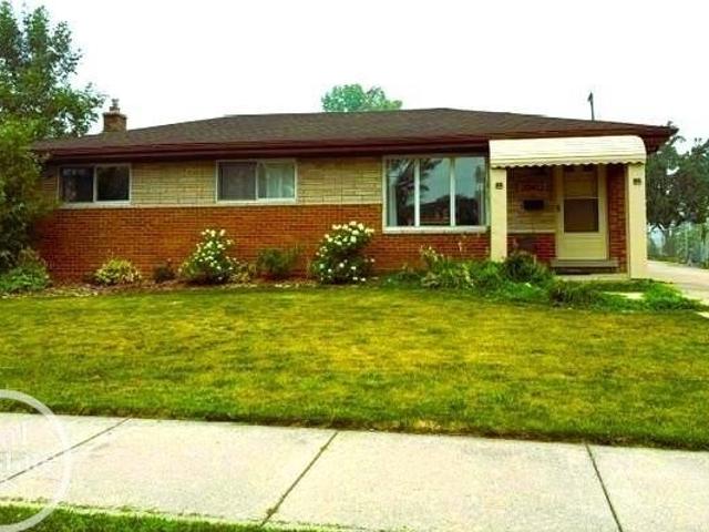 20413 Shores St, Saint Clair Shores, MI 48080