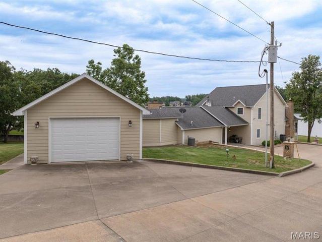 2041 Compass Cir, Perryville, MO 63775
