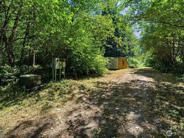 2041 E Rasor Rd, Belfair, WA 98528