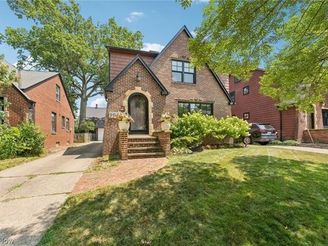 2041 Reveley Ave, Lakewood, OH 44107