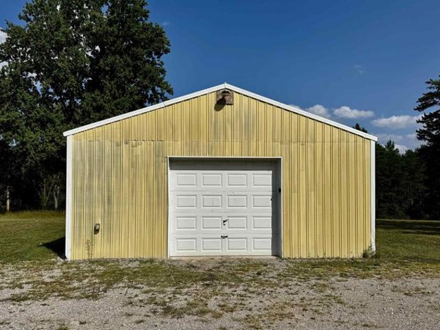 2041 S Clare Ave, Harrison, MI 48625