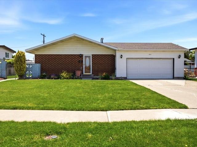 2041 W Mantle Ave, Taylorsville, UT 84129