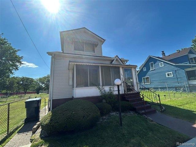 20429 Santa Rosa Dr, Detroit, MI 48221