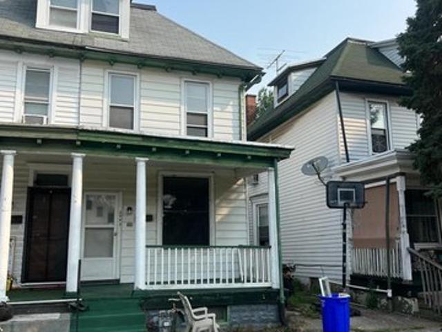 2042 Berryhill St, Harrisburg, PA 17104