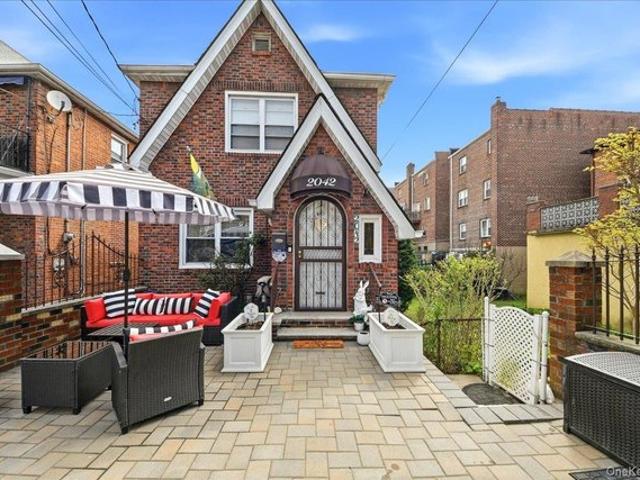 2042 Bogart Ave, Bronx, NY 10462