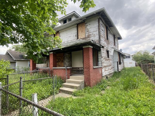 2042 E Adams Street