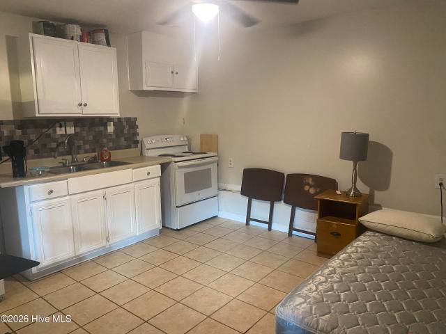 2042 Fernwood Circle # B