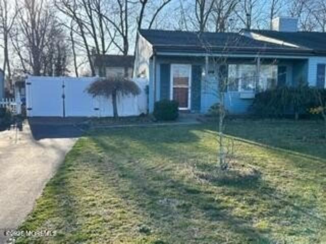 2042 Lamplighter Dr, Toms River, NJ 08753