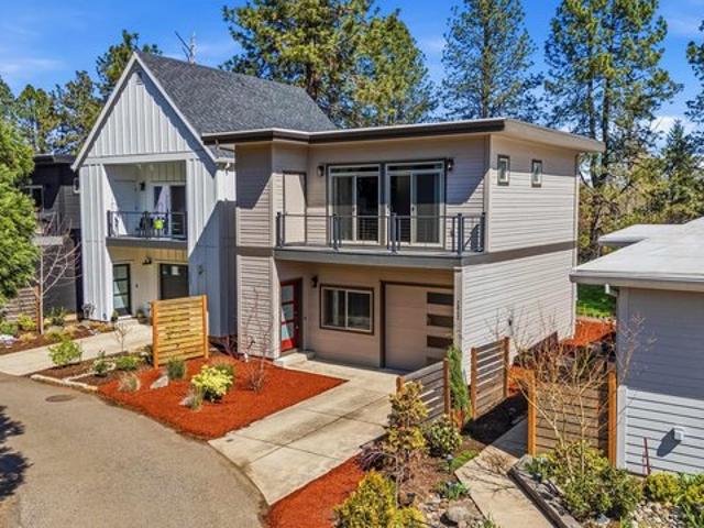 2042 Village Center Dr SE, Salem, OR 97302