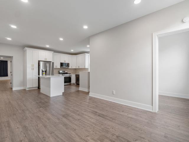 2042 W Coulter Street