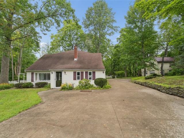2042 Wager Rd, Erie, PA 16509