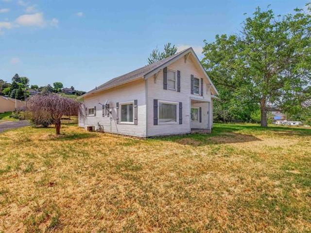 2042 13th St, Clarkston, WA 99403