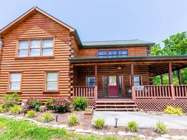 2043 Oakmont Dr, Sevierville, TN 37876