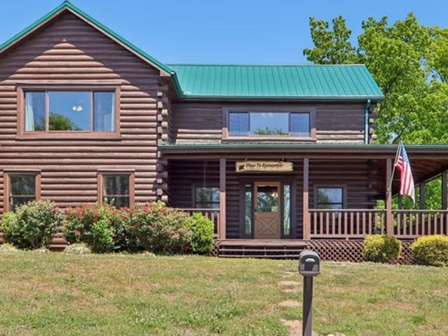 2043 Oakmont Dr, Sevierville, TN 37876