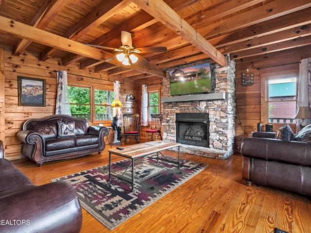 2043 Oakmont Drive