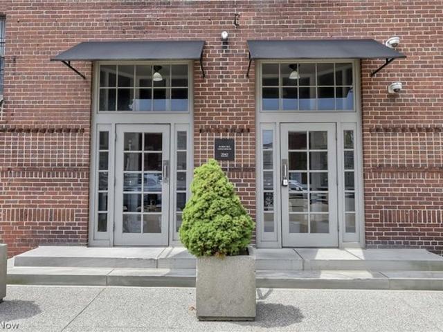 2043 Random Rd Apt 303, Cleveland, OH 44106