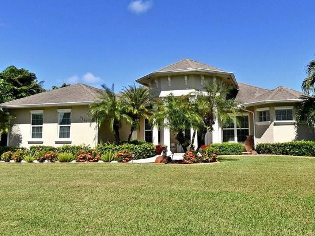 2043 SE Bisbee St, Port Saint Lucie, FL 34952