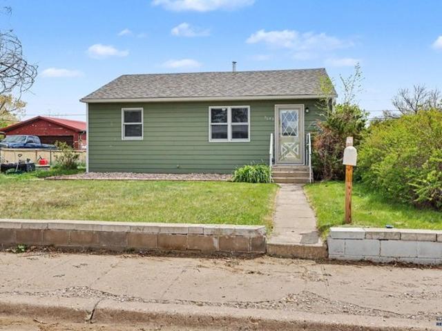 2043 10th Ave, Belle Fourche, SD 57717
