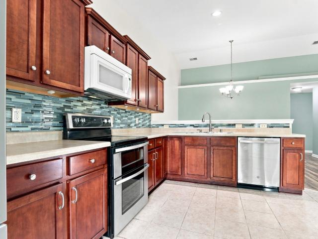 2043 27th Ave