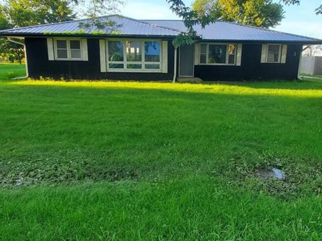 204 3rd St, Dewey, IL 61840