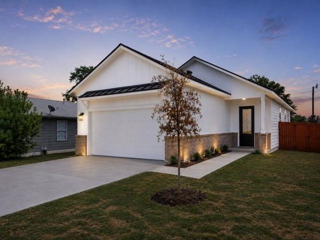204 3rd St, Hillsboro, TX 76645
