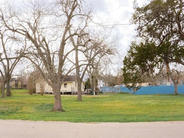 204 3rd St, Rosenberg, TX 77471